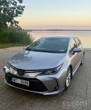 Pelēks Toyota Corolla 2021 Rīga, ar dzinēja tilpumu 1.60 L un nobraukumu 116 tūkst. km par 17500 €, foto 3 vietnē AUTOMOTO.COM.LV