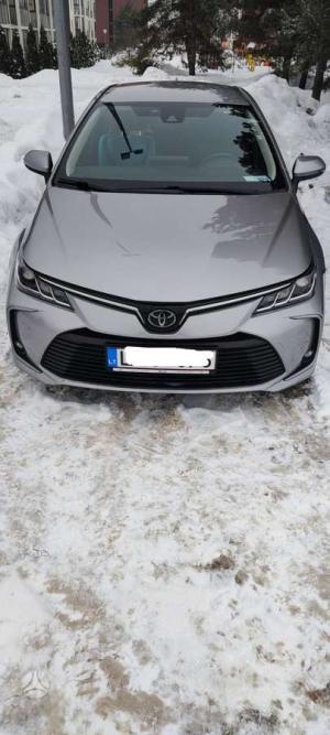 Pelēks Toyota Corolla 2021 Viļņa, ar dzinēja tilpumu 1.50 L un nobraukumu 77 tūkst. km par 15000 €, foto  vietnē AUTOMOTO.COM.LV