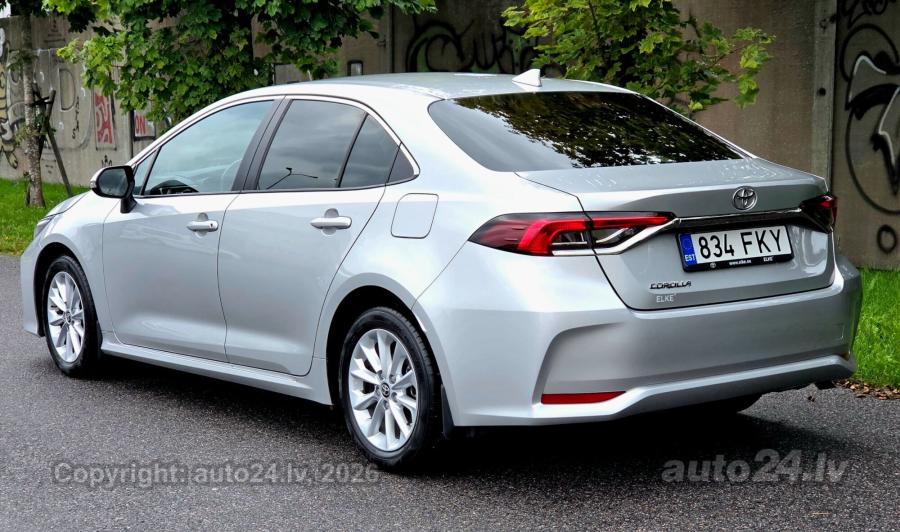 Grey Toyota Corolla 2021 in Tallinn, with an engine capacity of 1.50 L and mileage of 39 thousand km for 17990 €, photo 3 on AUTOMOTO.COM.LV