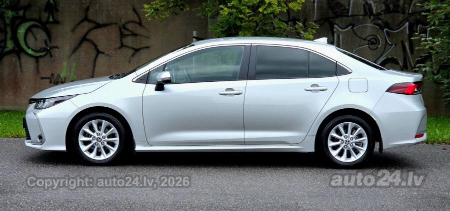 Grey Toyota Corolla 2021 in Tallinn, with an engine capacity of 1.50 L and mileage of 39 thousand km for 17990 €, photo 7 on AUTOMOTO.COM.LV