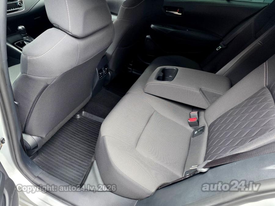 Grey Toyota Corolla 2021 in Tallinn, with an engine capacity of 1.50 L and mileage of 39 thousand km for 17990 €, photo 12 on AUTOMOTO.COM.LV