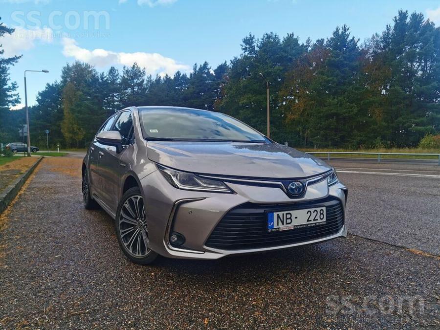 Grey Toyota Corolla 2022 in Ventspils, with an engine capacity of 1.80 L and mileage of 13 thousand km for 21500 €, photo 4 on AUTOMOTO.COM.LV