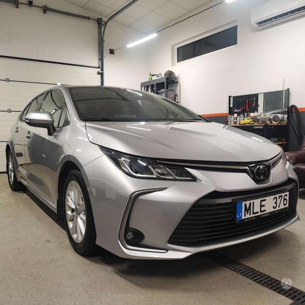 Pelēks Toyota Corolla 2022 Klaipėda, ar dzinēja tilpumu 1.49 L un nobraukumu 79 tūkst. km par 16800 €, foto 2 vietnē AUTOMOTO.COM.LV