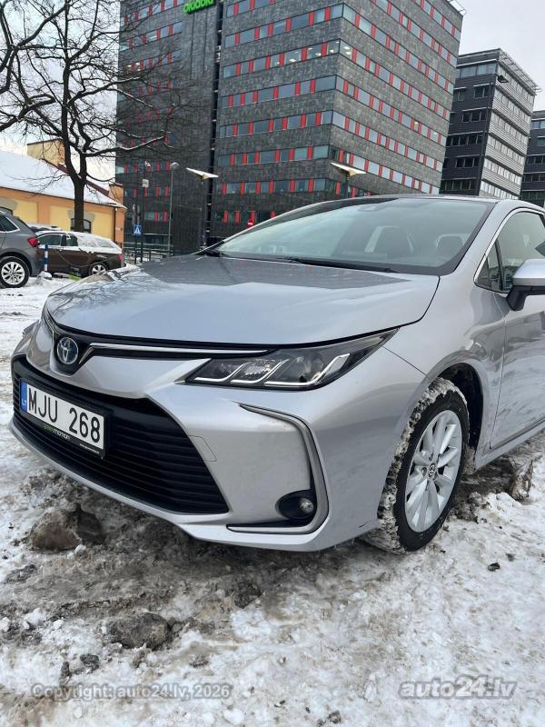 Grey Toyota Corolla 2022 in Tallinn, with an engine capacity of 1.80 L and mileage of 21 thousand km for 18000 €, photo 2 on AUTOMOTO.COM.LV