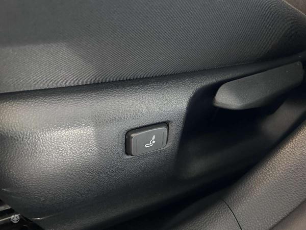 Grey Toyota Corolla 2022 in Siauliai, with an engine capacity of 1.80 L and mileage of 22 thousand km for 20800 €, photo 11 on AUTOMOTO.COM.LV
