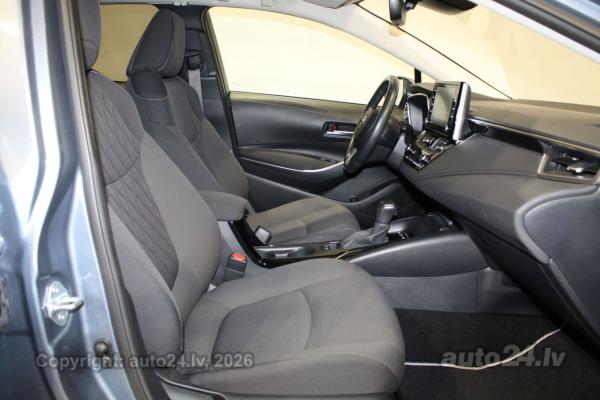 Grey Toyota Corolla 2022 in Tallinn, with an engine capacity of 1.80 L and mileage of 75 thousand km for 19490 €, photo 6 on AUTOMOTO.COM.LV