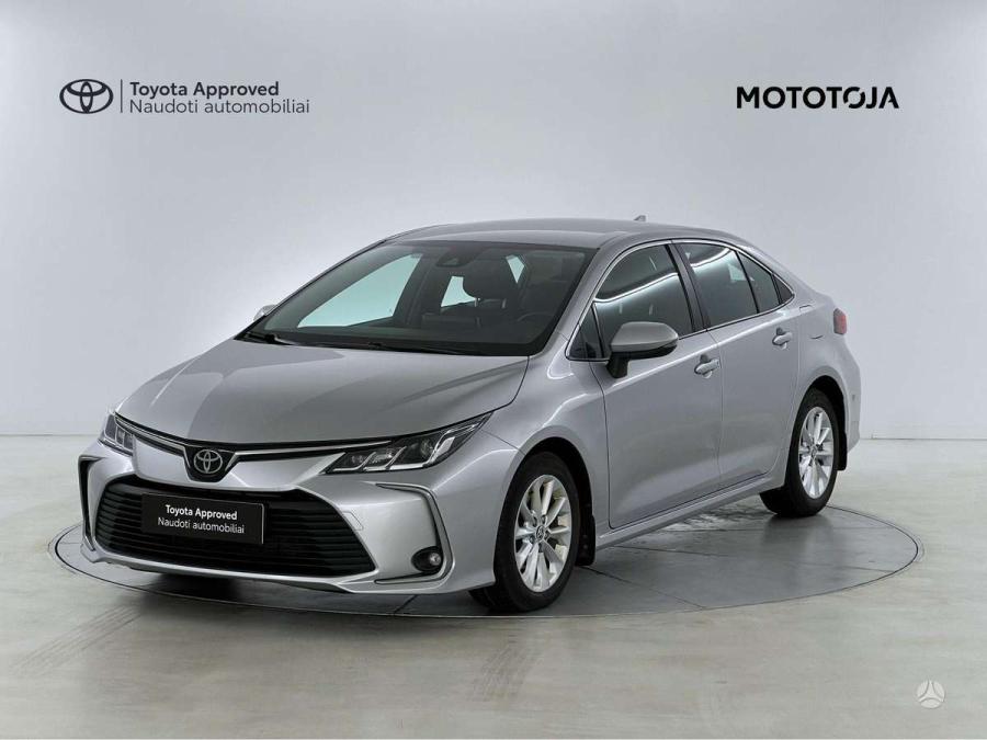 Grey Toyota Corolla 2022 in Vilnius, with an engine capacity of 1.49 L and mileage of 109 thousand km for 16900 €, photo 1 on AUTOMOTO.COM.LV