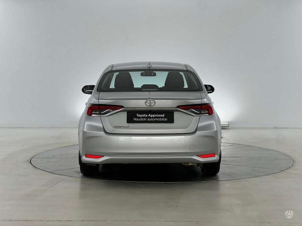 Grey Toyota Corolla 2022 in Vilnius, with an engine capacity of 1.49 L and mileage of 109 thousand km for 16900 €, photo 4 on AUTOMOTO.COM.LV