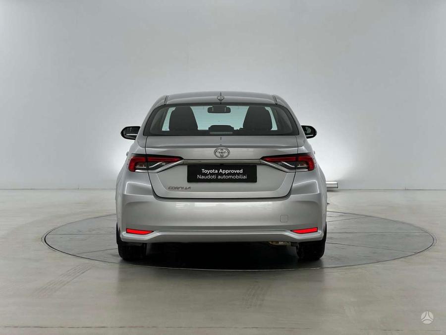 Grey Toyota Corolla 2022 in Vilnius, with an engine capacity of 1.49 L and mileage of 109 thousand km for 16900 €, photo 5 on AUTOMOTO.COM.LV