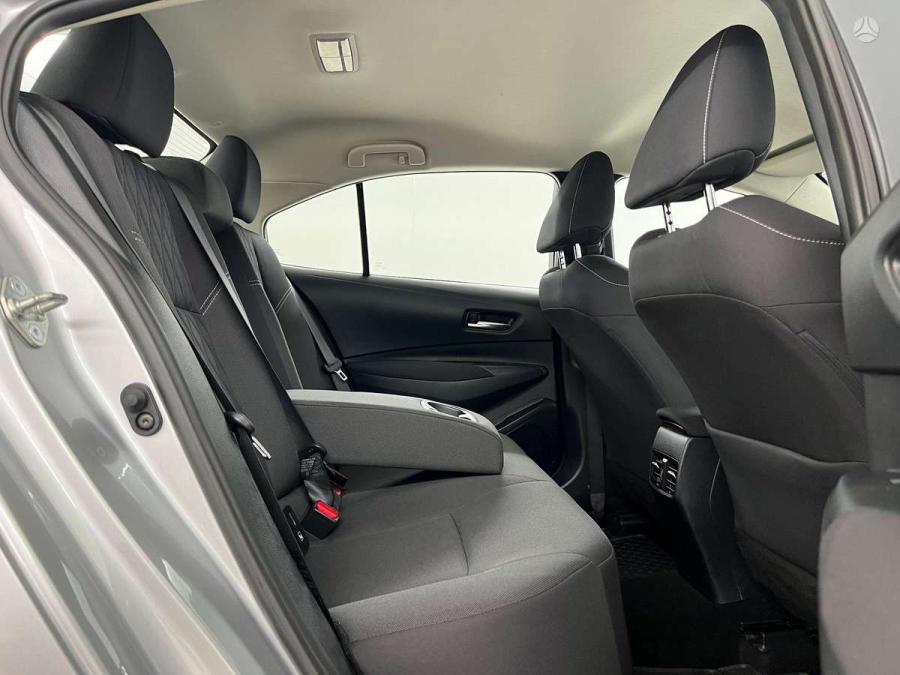 Grey Toyota Corolla 2022 in Vilnius, with an engine capacity of 1.49 L and mileage of 109 thousand km for 16900 €, photo 8 on AUTOMOTO.COM.LV