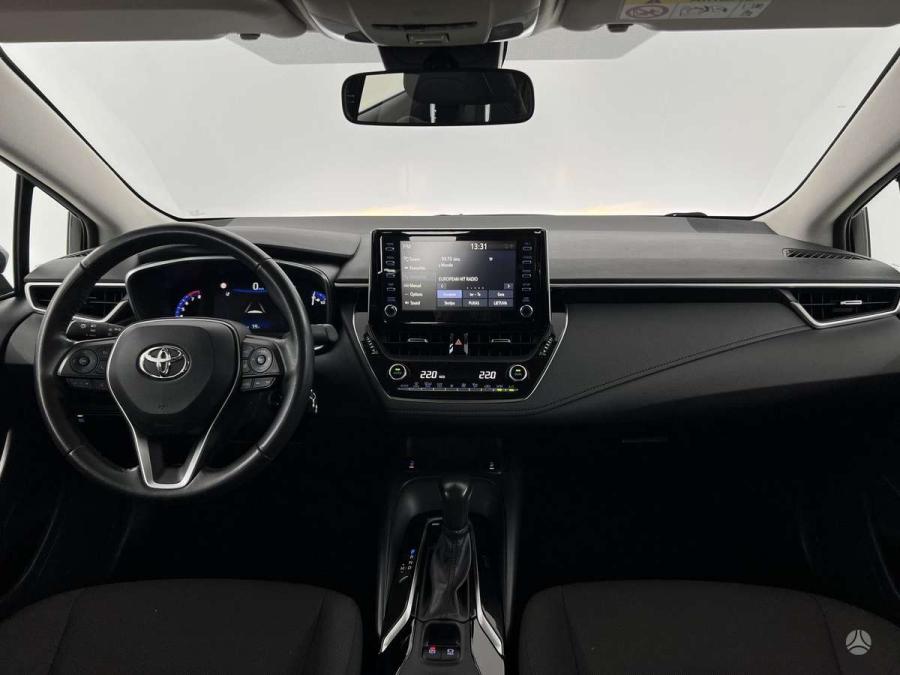 Grey Toyota Corolla 2022 in Vilnius, with an engine capacity of 1.49 L and mileage of 109 thousand km for 16900 €, photo 9 on AUTOMOTO.COM.LV