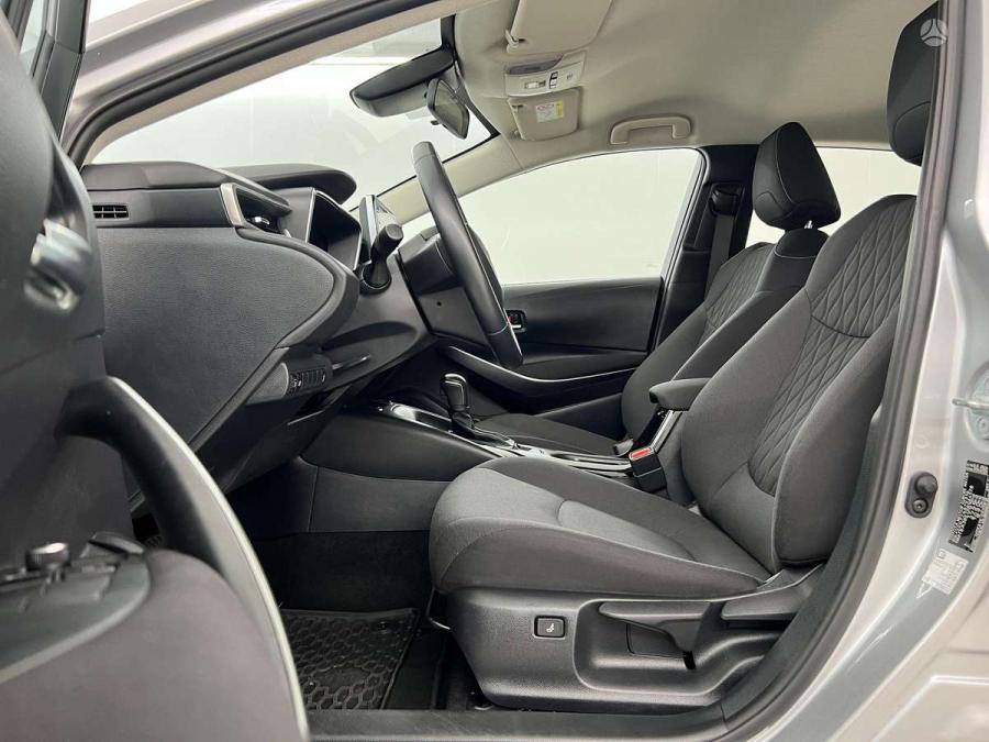 Grey Toyota Corolla 2022 in Vilnius, with an engine capacity of 1.49 L and mileage of 109 thousand km for 16900 €, photo 12 on AUTOMOTO.COM.LV
