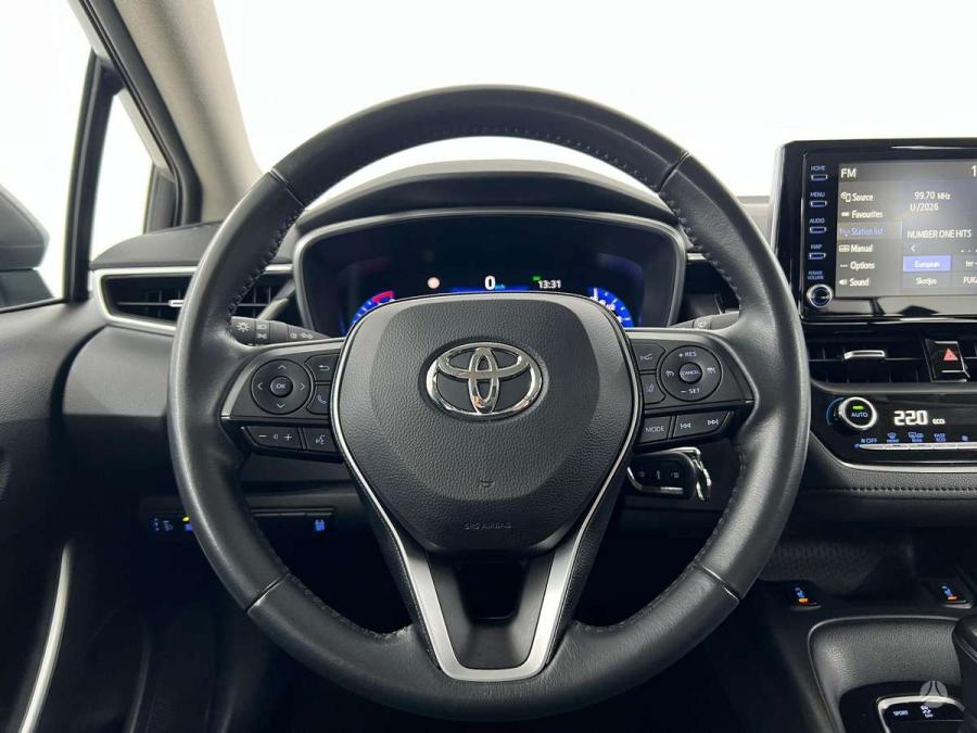 Grey Toyota Corolla 2022 in Vilnius, with an engine capacity of 1.49 L and mileage of 109 thousand km for 16900 €, photo 13 on AUTOMOTO.COM.LV