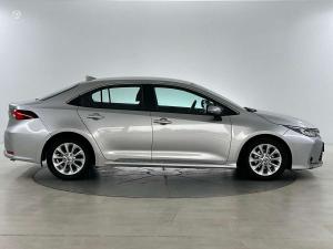 Grey Toyota Corolla 2022 in Vilnius, with an engine capacity of 1.49 L and mileage of 109 thousand km for 16900 €, photo 17 on AUTOMOTO.COM.LV