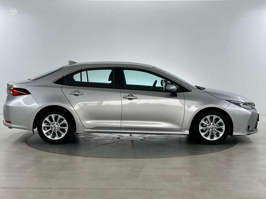 Grey Toyota Corolla 2022 in Vilnius, with an engine capacity of 1.49 L and mileage of 109 thousand km for 16900 €, photo 17 on AUTOMOTO.COM.LV