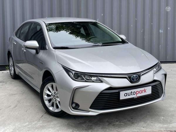 Grey Toyota Corolla 2022 in Vilnius, with an engine capacity of 1.80 L and mileage of 134 thousand km for 17500 €, photo 2 on AUTOMOTO.COM.LV