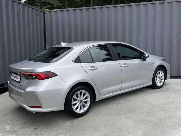 Grey Toyota Corolla 2022 in Vilnius, with an engine capacity of 1.80 L and mileage of 134 thousand km for 17500 €, photo 3 on AUTOMOTO.COM.LV