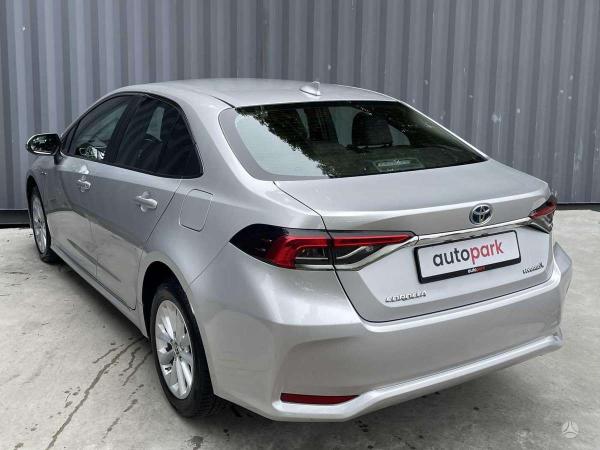 Grey Toyota Corolla 2022 in Vilnius, with an engine capacity of 1.80 L and mileage of 134 thousand km for 17500 €, photo 4 on AUTOMOTO.COM.LV