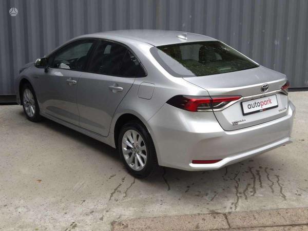 Grey Toyota Corolla 2022 in Vilnius, with an engine capacity of 1.80 L and mileage of 161 thousand km for 16500 €, photo 4 on AUTOMOTO.COM.LV