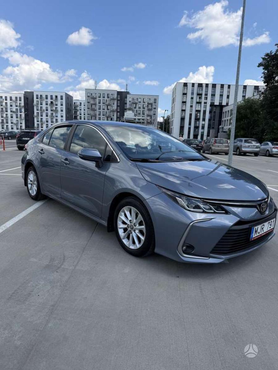 Pelēks Toyota Corolla 2022 Viļņa, ar dzinēja tilpumu 1.49 L un nobraukumu 110 tūkst. km par 15899 €, foto 4 vietnē AUTOMOTO.COM.LV
