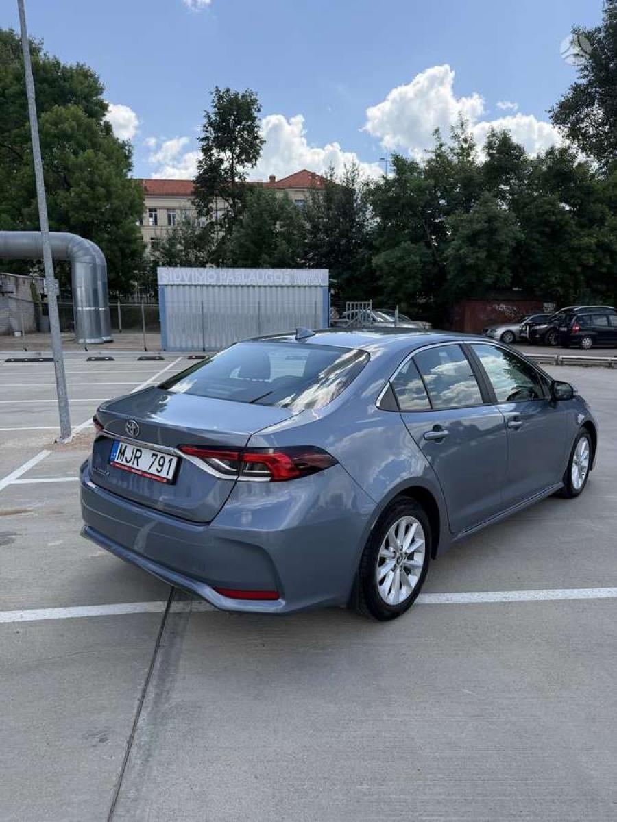 Pelēks Toyota Corolla 2022 Viļņa, ar dzinēja tilpumu 1.49 L un nobraukumu 110 tūkst. km par 15899 €, foto 5 vietnē AUTOMOTO.COM.LV