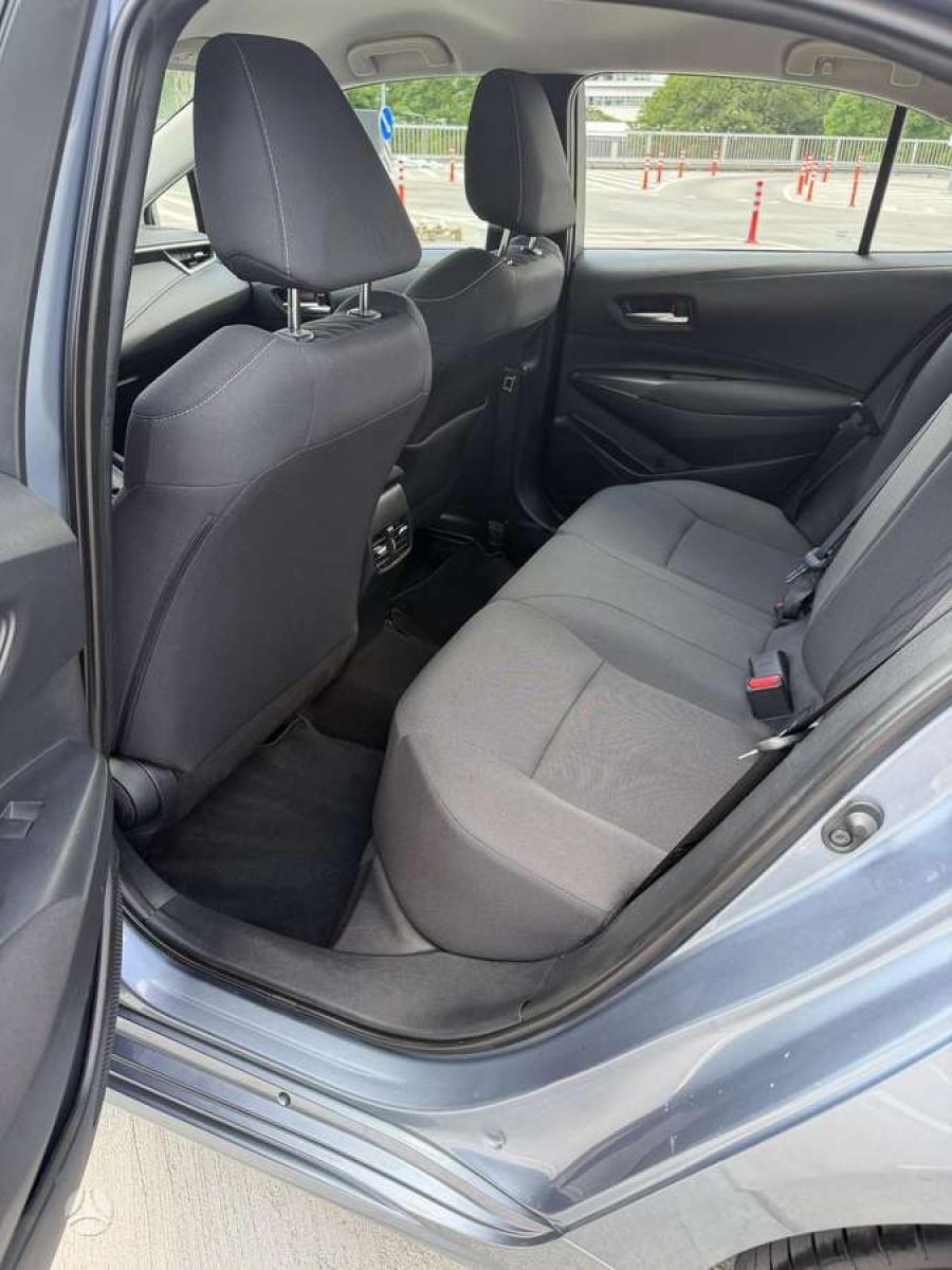 Pelēks Toyota Corolla 2022 Viļņa, ar dzinēja tilpumu 1.49 L un nobraukumu 110 tūkst. km par 15899 €, foto 8 vietnē AUTOMOTO.COM.LV