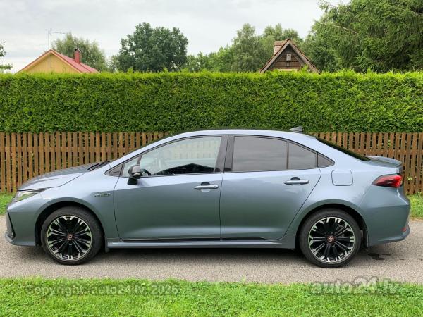 Grey Toyota Corolla 2022 in Tallinn, with an engine capacity of 1.80 L and mileage of 59 thousand km for 23900 €, photo 3 on AUTOMOTO.COM.LV
