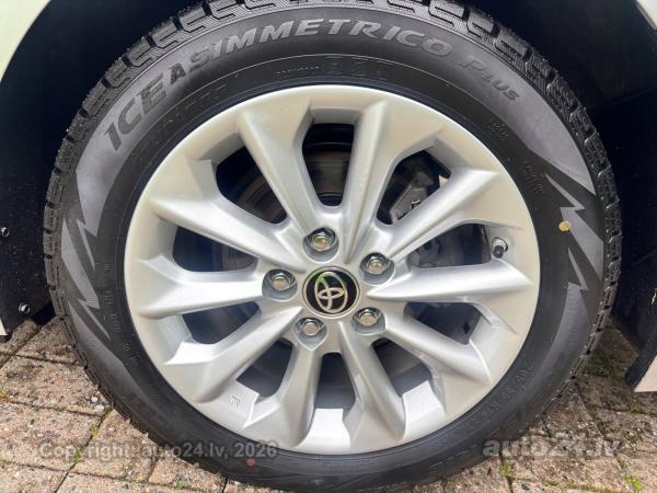 Pelēks Toyota Corolla 2022 Tallina, ar dzinēja tilpumu 1.50 L un nobraukumu 63 tūkst. km par 18000 €, foto 5 vietnē AUTOMOTO.COM.LV