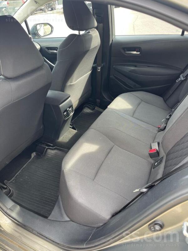 Pelēks Toyota Corolla 2023 Rīga, ar dzinēja tilpumu 1.50 L un nobraukumu 85 tūkst. km par 14900 €, foto 2 vietnē AUTOMOTO.COM.LV