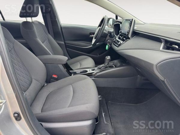 Pelēks Toyota Corolla 2023 Rīga, ar dzinēja tilpumu 1.50 L un nobraukumu 53 tūkst. km par 17900 €, foto 6 vietnē AUTOMOTO.COM.LV