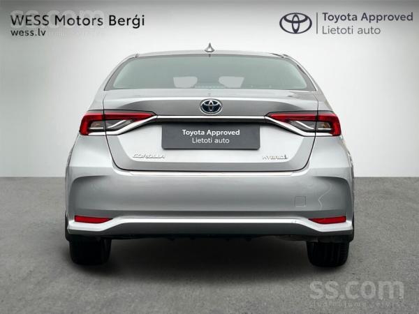Grey Toyota Corolla 2023 in Riga, with an engine capacity of 1.80 L and mileage of 67 thousand km for 21990 €, photo 4 on AUTOMOTO.COM.LV