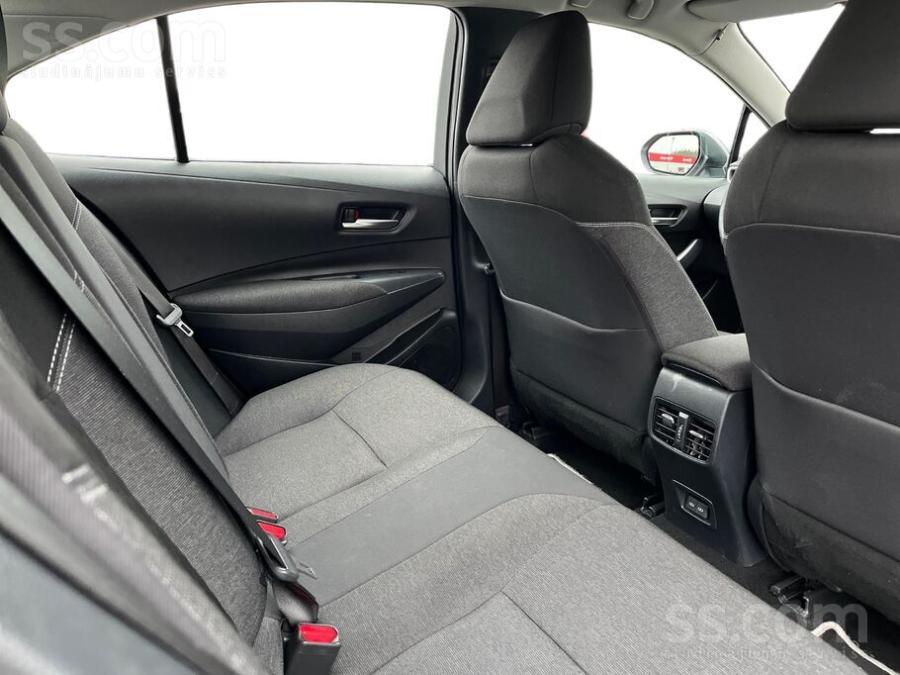 Grey Toyota Corolla 2023 in Riga, with an engine capacity of 1.80 L and mileage of 67 thousand km for 21990 €, photo 8 on AUTOMOTO.COM.LV