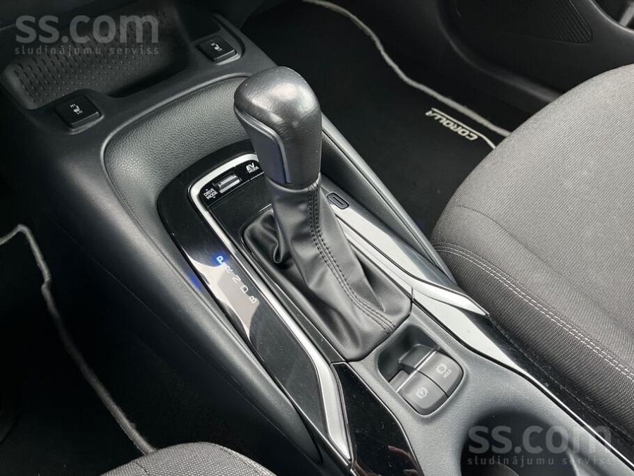 Grey Toyota Corolla 2023 in Riga, with an engine capacity of 1.80 L and mileage of 67 thousand km for 21990 €, photo 16 on AUTOMOTO.COM.LV