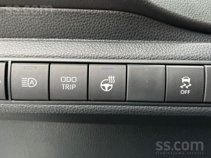 Grey Toyota Corolla 2023 in Riga, with an engine capacity of 1.80 L and mileage of 67 thousand km for 21990 €, photo 18 on AUTOMOTO.COM.LV