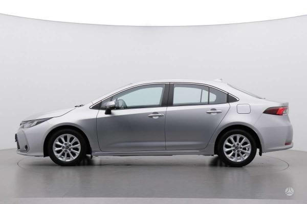 Grey Toyota Corolla 2023 in Vilnius, with an engine capacity of 1.49 L and mileage of 107 thousand km for 19900 €, photo 4 on AUTOMOTO.COM.LV