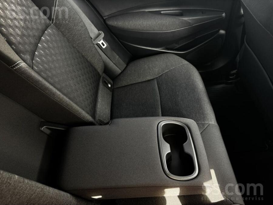 Pelēks Toyota Corolla 2023 Rīga, ar dzinēja tilpumu 1.80 L un nobraukumu 90 tūkst. km par 19500 €, foto 24 vietnē AUTOMOTO.COM.LV