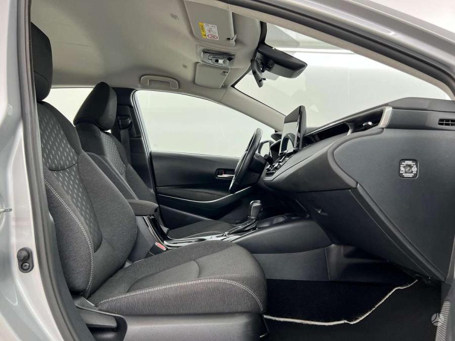 Grey Toyota Corolla 2023 in Vilnius, with an engine capacity of 1.84 L and mileage of 103 thousand km for 23900 €, photo 7 on AUTOMOTO.COM.LV