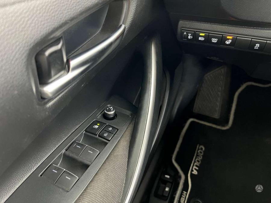 Grey Toyota Corolla 2023 in Vilnius, with an engine capacity of 1.84 L and mileage of 103 thousand km for 23900 €, photo 25 on AUTOMOTO.COM.LV