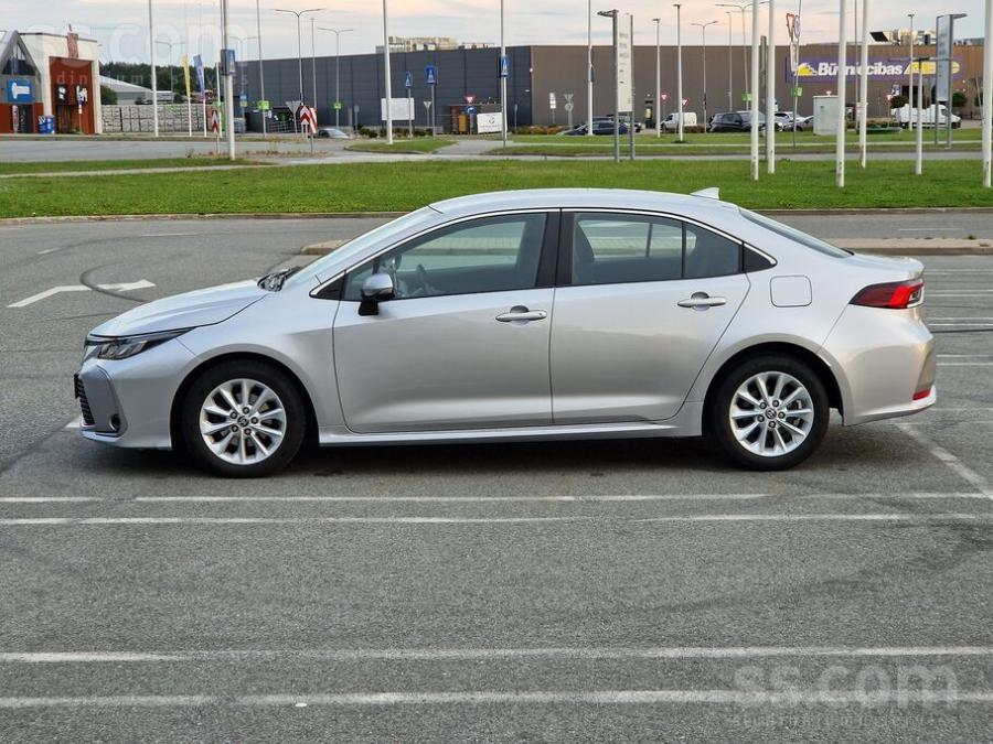 Grey Toyota Corolla 2023 in Riga, with an engine capacity of 1.50 L and mileage of 60 thousand km for 17100 €, photo 3 on AUTOMOTO.COM.LV