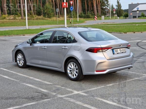 Grey Toyota Corolla 2023 in Riga, with an engine capacity of 1.50 L and mileage of 60 thousand km for 17100 €, photo 4 on AUTOMOTO.COM.LV