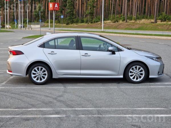 Grey Toyota Corolla 2023 in Riga, with an engine capacity of 1.50 L and mileage of 60 thousand km for 17100 €, photo 6 on AUTOMOTO.COM.LV