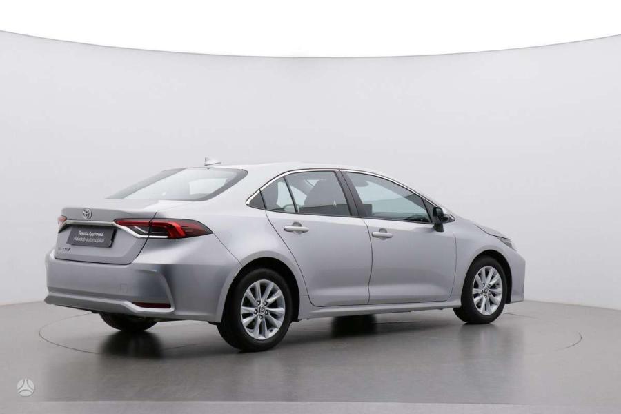 Grey Toyota Corolla 2023 in Vilnius, with an engine capacity of 1.49 L and mileage of 57 thousand km for 19900 €, photo 4 on AUTOMOTO.COM.LV