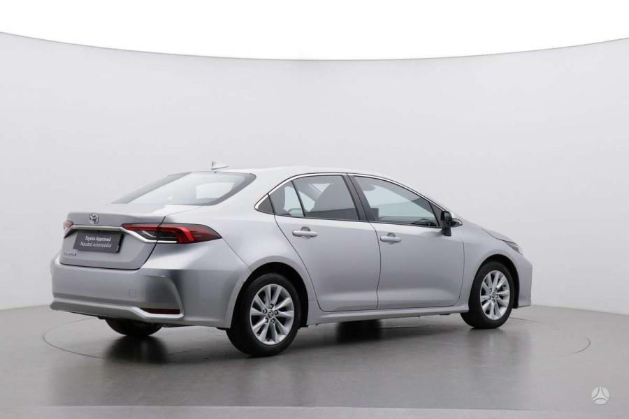 Grey Toyota Corolla 2023 in Vilnius, with an engine capacity of 1.49 L and mileage of 68 thousand km for 19900 €, photo 4 on AUTOMOTO.COM.LV