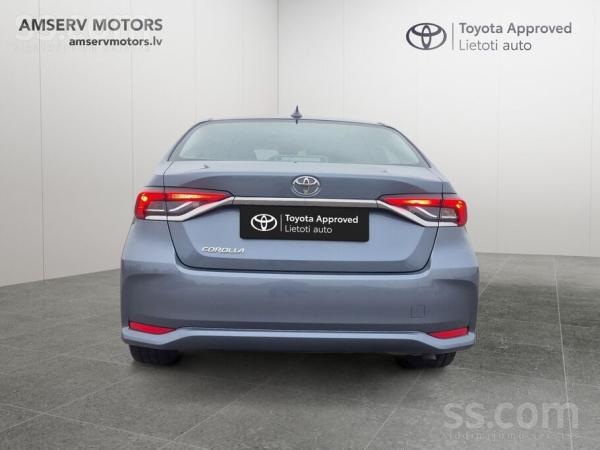 Grey Toyota Corolla 2023 in Riga, with an engine capacity of 1.50 L and mileage of 71 thousand km for 17500 €, photo 5 on AUTOMOTO.COM.LV
