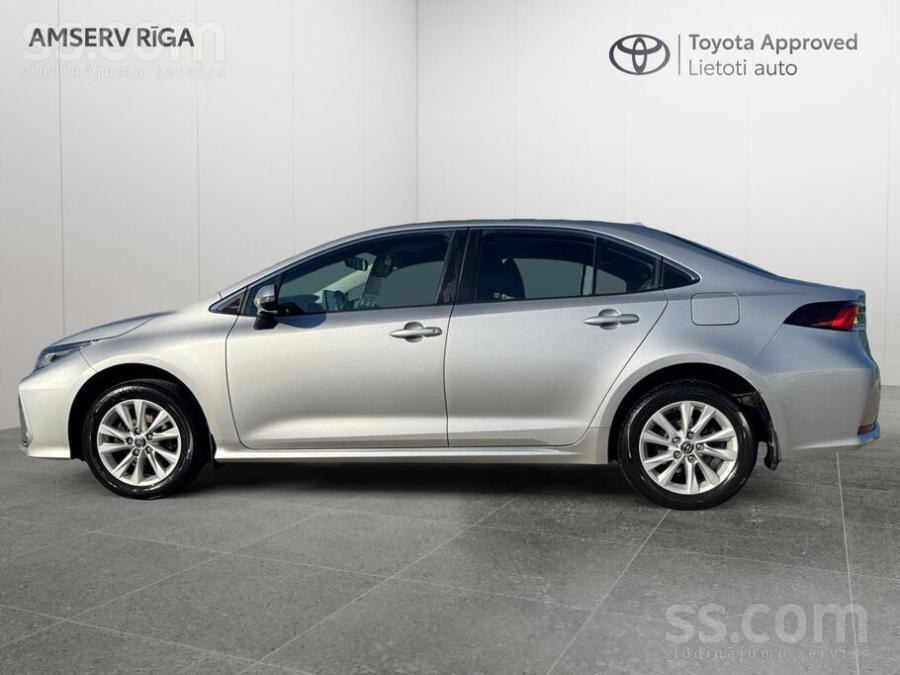 Grey Toyota Corolla 2024 in Riga, with an engine capacity of 1.80 L and mileage of 37 thousand km for 23900 €, photo 4 on AUTOMOTO.COM.LV