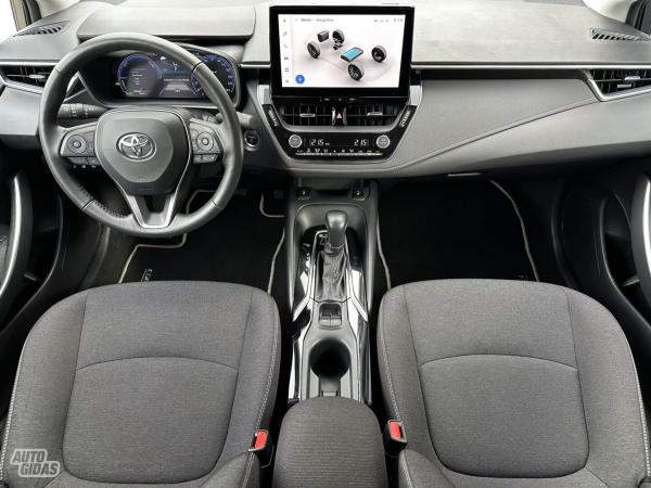 Pelēks Toyota Corolla 2025 Avižieniai, ar dzinēja tilpumu 1.80 L un nobraukumu 46 tūkst. km par 22950 €, foto 3 vietnē AUTOMOTO.COM.LV