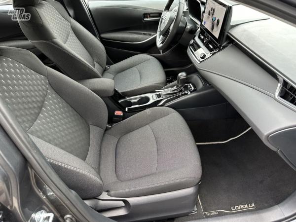Pelēks Toyota Corolla 2025 Avižieniai, ar dzinēja tilpumu 1.80 L un nobraukumu 46 tūkst. km par 22950 €, foto 4 vietnē AUTOMOTO.COM.LV