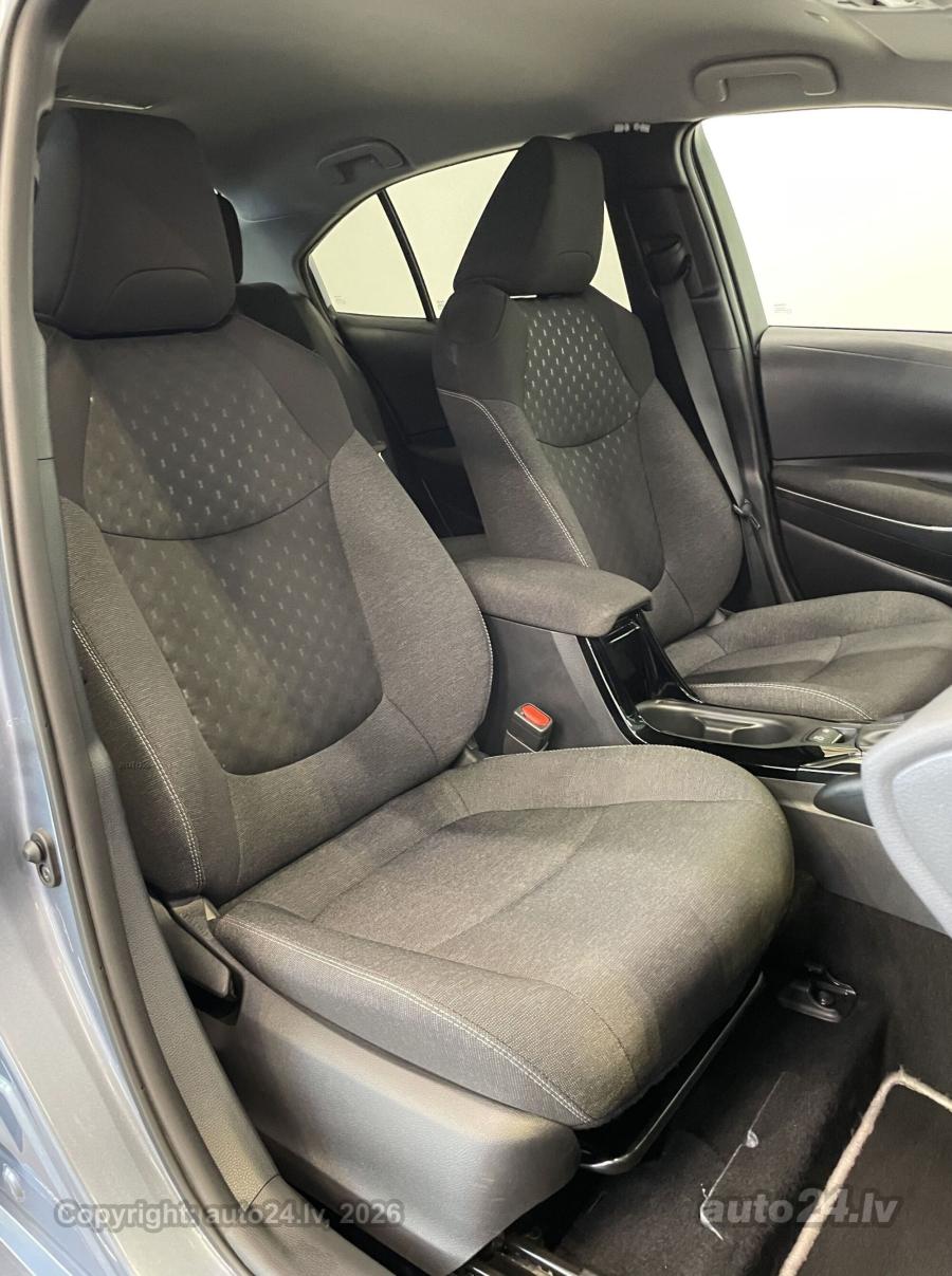Grey Toyota Corolla 2025 in Tallinn, with an engine capacity of 1.80 L and mileage of 33 thousand km for 27890 €, photo 11 on AUTOMOTO.COM.LV