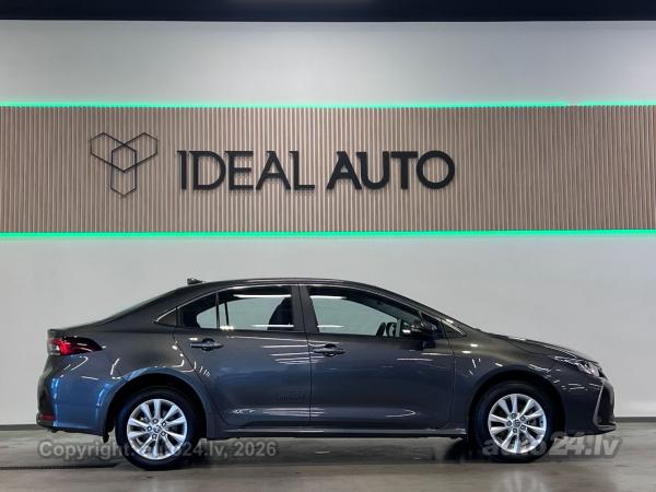 Pelēks Toyota Corolla 2025 Tallina, ar dzinēja tilpumu 1.80 L un nobraukumu 32 tūkst. km par 25990 €, foto 4 vietnē AUTOMOTO.COM.LV