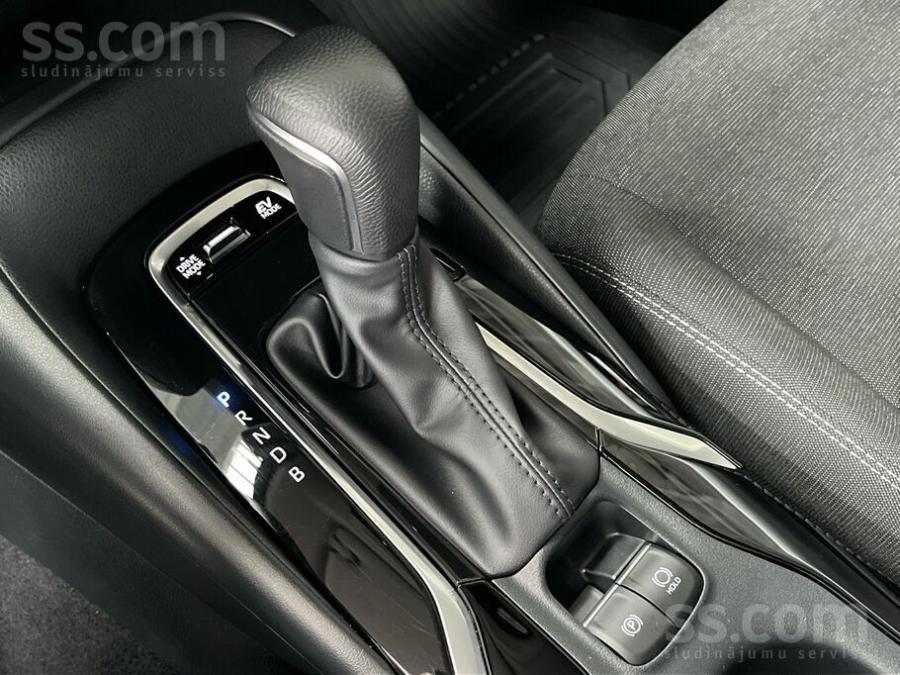 Pelēks Toyota Corolla 2025 Rīga, ar dzinēja tilpumu 1.80 L un nobraukumu 16 tūkst. km par 23990 €, foto 16 vietnē AUTOMOTO.COM.LV